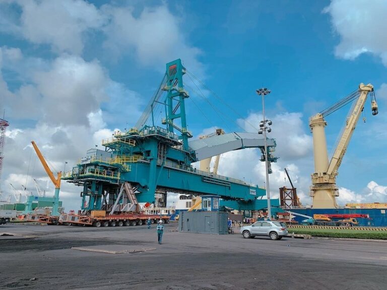 Jumbo Shipping delivers giant shiploader - Move It Magazine