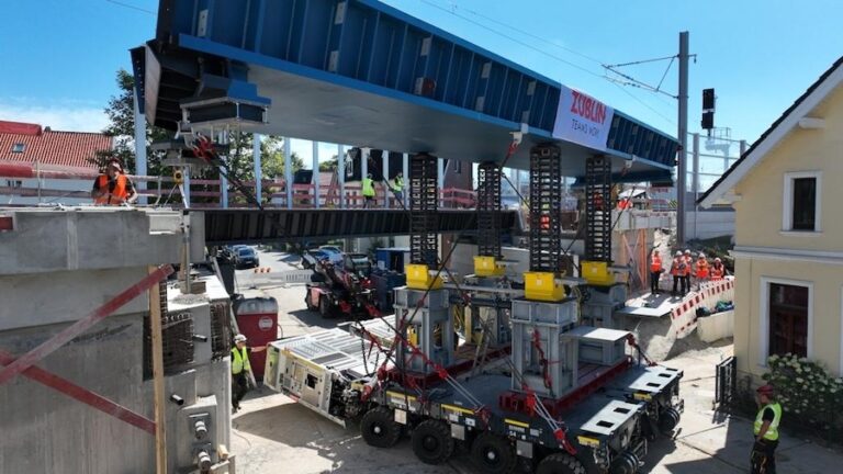 Enerpac Cube Jacks help to install Oldenburg railway bridge - Move It ...