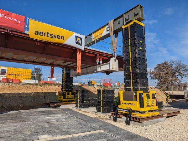 Installation of Bridge Deck Using Enerpac JS-250 by Aertssen Cranes - Move It Magazine