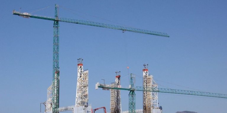 Jaso Tower Cranes: Leading Europe's Largest Floating Caisson Projects ...