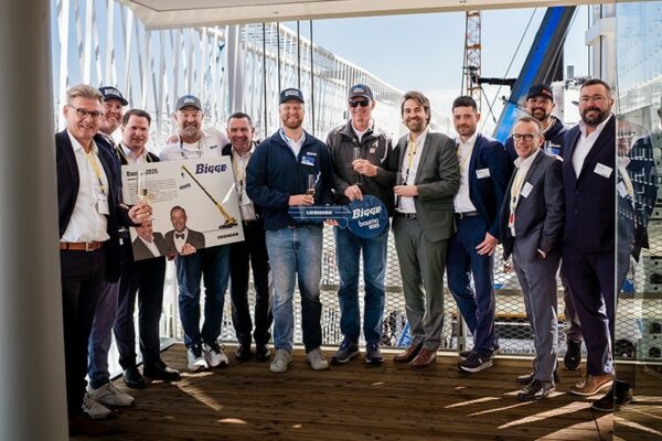 The Magazine for Heavy Lifting & Transport Equipment