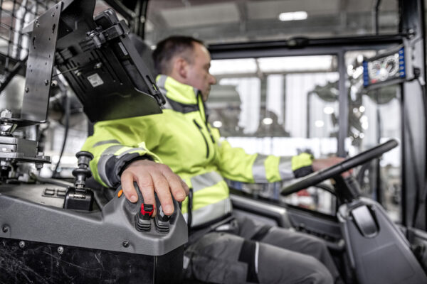 TII Kamag Launches New Kamag PrecisionTractor 201 - Move It Magazine