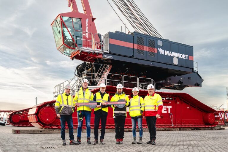 Mammoet expands fleet with two new Liebherr crawler cranes - Move It ...